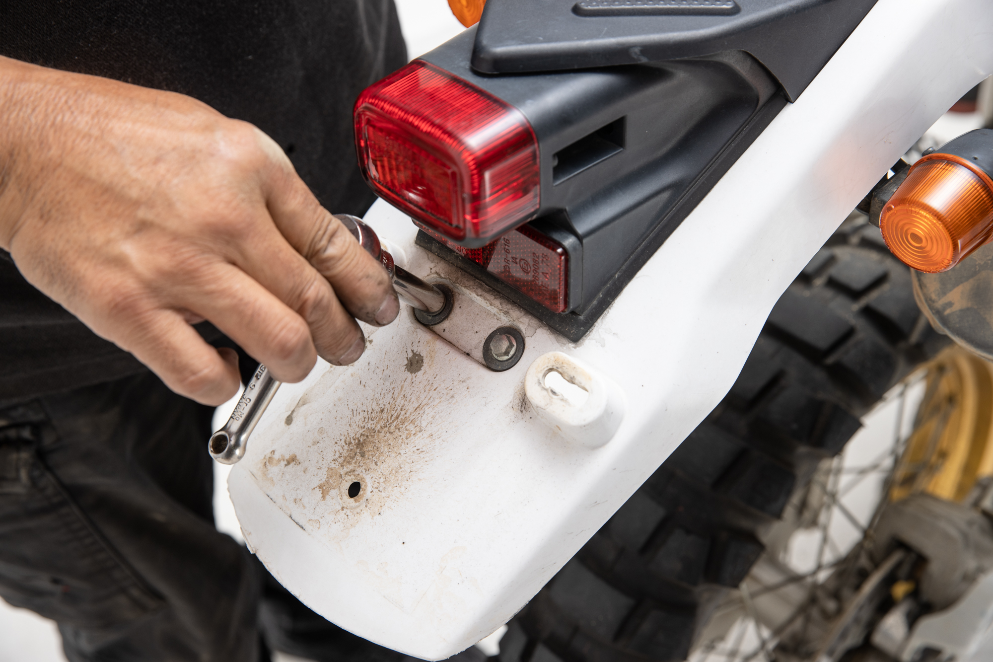 セロー250の旧型リアフェンダーを、新型にリファインしてみた - RIDE-HACK