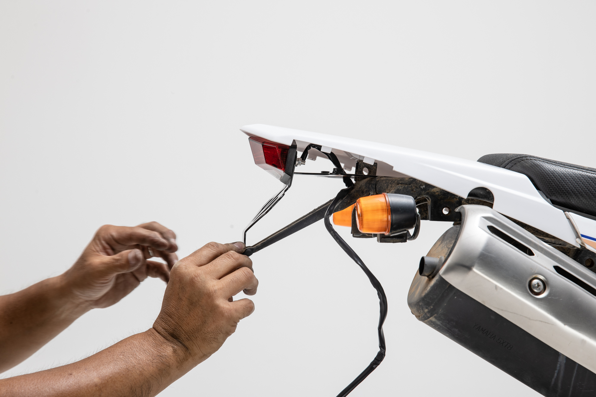 セロー250の旧型リアフェンダーを、新型にリファインしてみた - RIDE-HACK