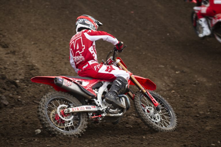 日本最高峰の場で活躍する ZETA Racingのリアルレーシングパーツ - RIDE-HACK