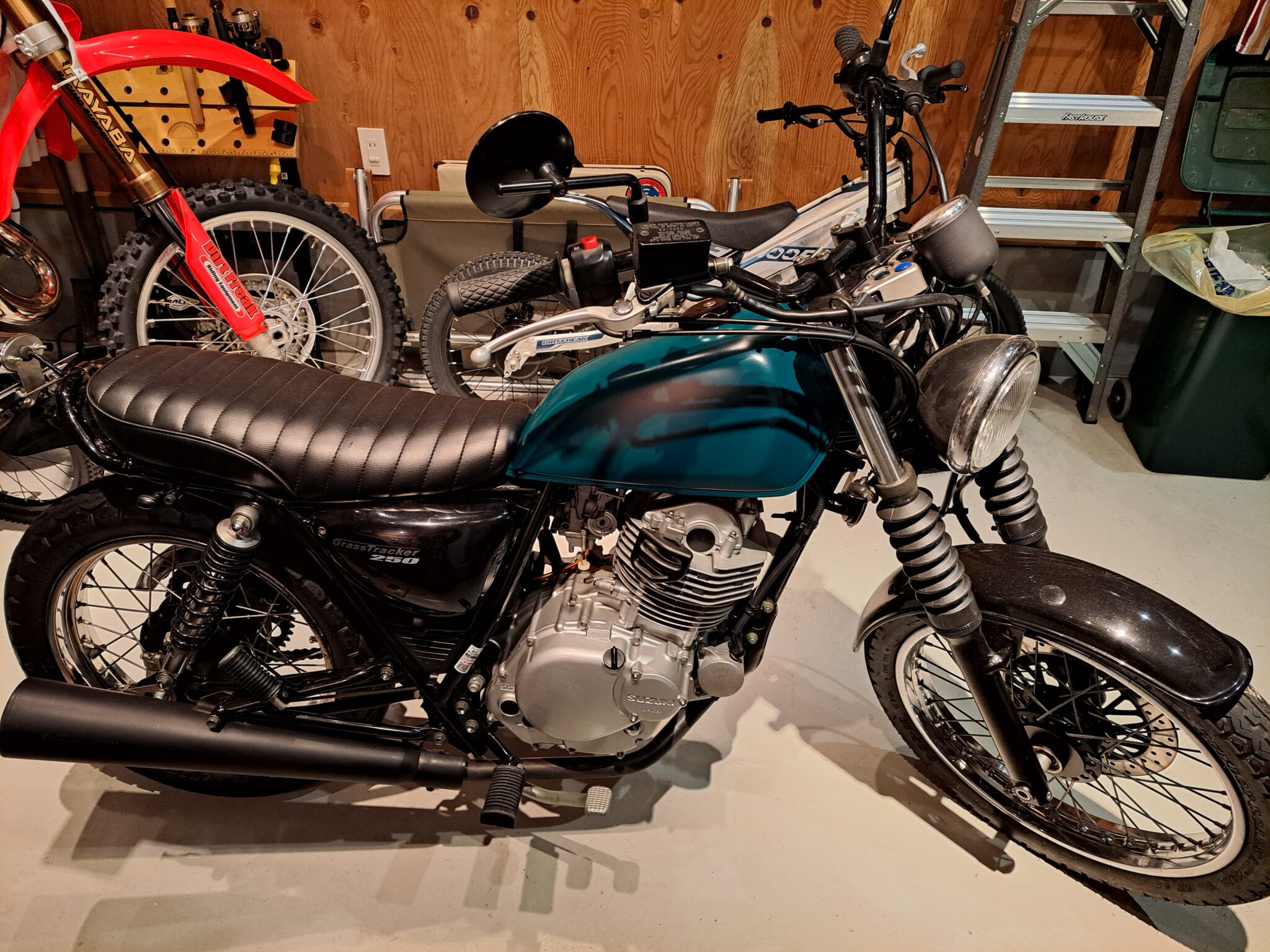 初めてのバイクカスタム【タンク塗装編】～DF-CRAFTで施工体験させてもらいました～ - RIDE-HACK