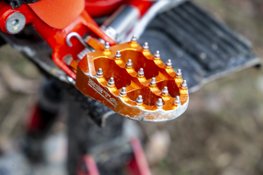 全てのパーツに意味がある、ロッシ高橋のX-TRAINER300に迫る - RIDE-HACK