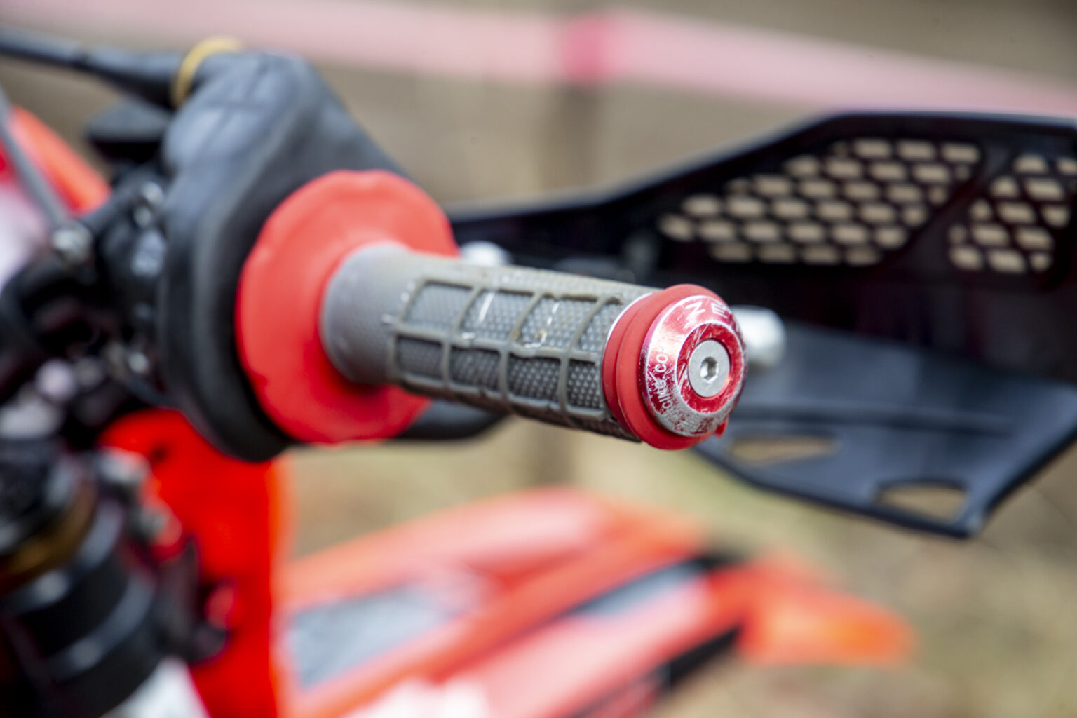 全てのパーツに意味がある、ロッシ高橋のX-TRAINER300に迫る - RIDE-HACK