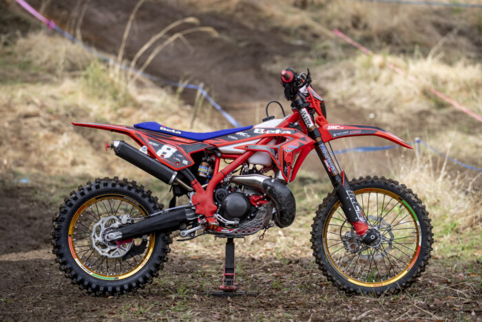 全てのパーツに意味がある、ロッシ高橋のX-TRAINER300に迫る - RIDE-HACK