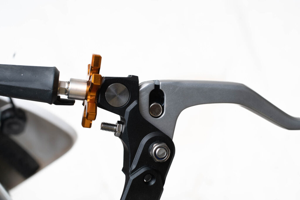 クラッチレバーを軽く出来るウラワザあります。しっかり重いYZ450FXもちゃんと軽くなるっ！ - RIDE-HACK